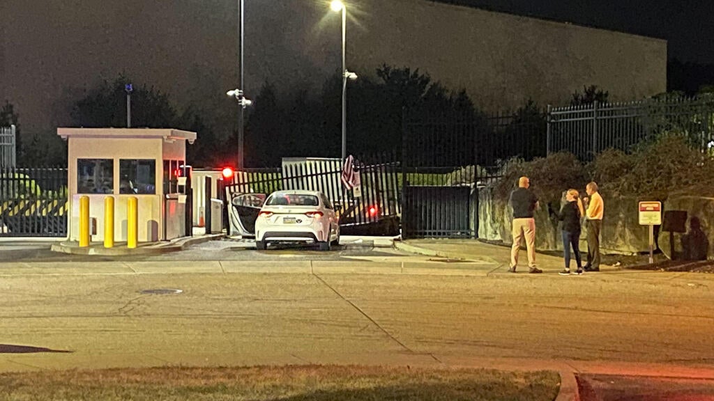 Suspect in custody after allegedly ramming car into FBI Pittsburgh ...