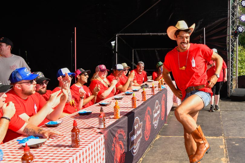 Foodies flock to world's biggest chicken wing festival complete with ...