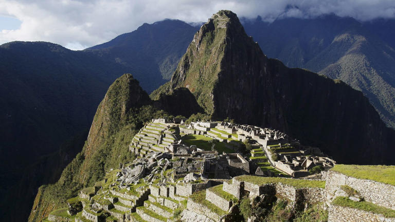 Hundreds of Machu Picchu tourists stranded