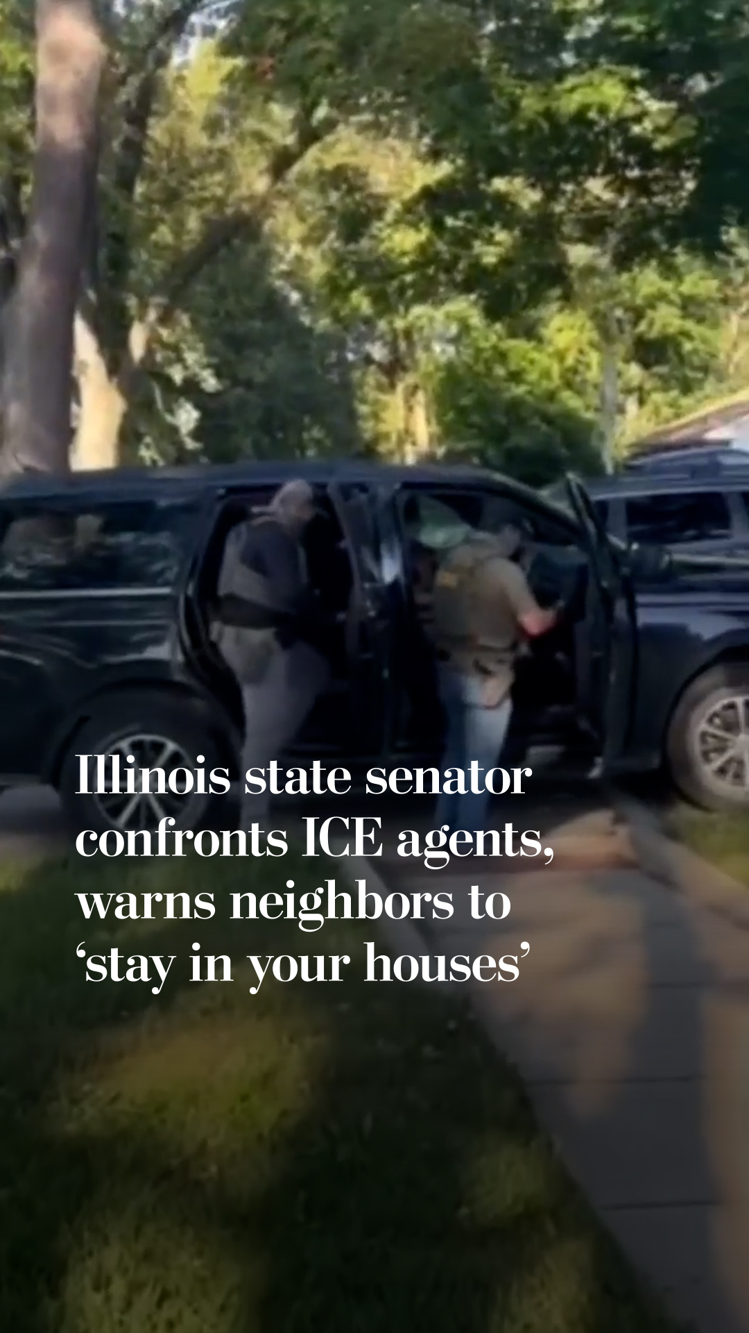 Illinois state senator confronts ICE agents