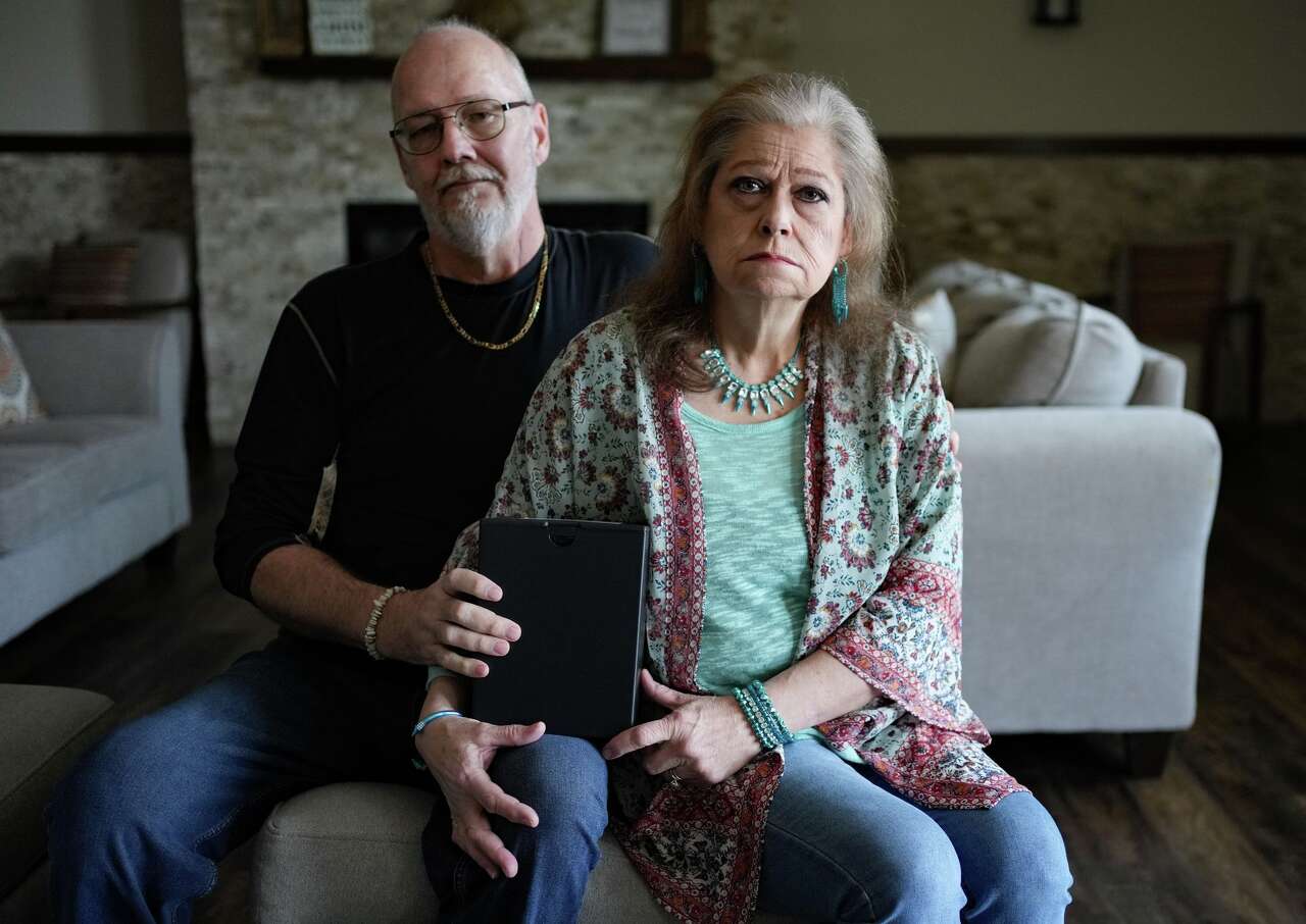Parents say son would be alive if Houston restaurant staff had called 911