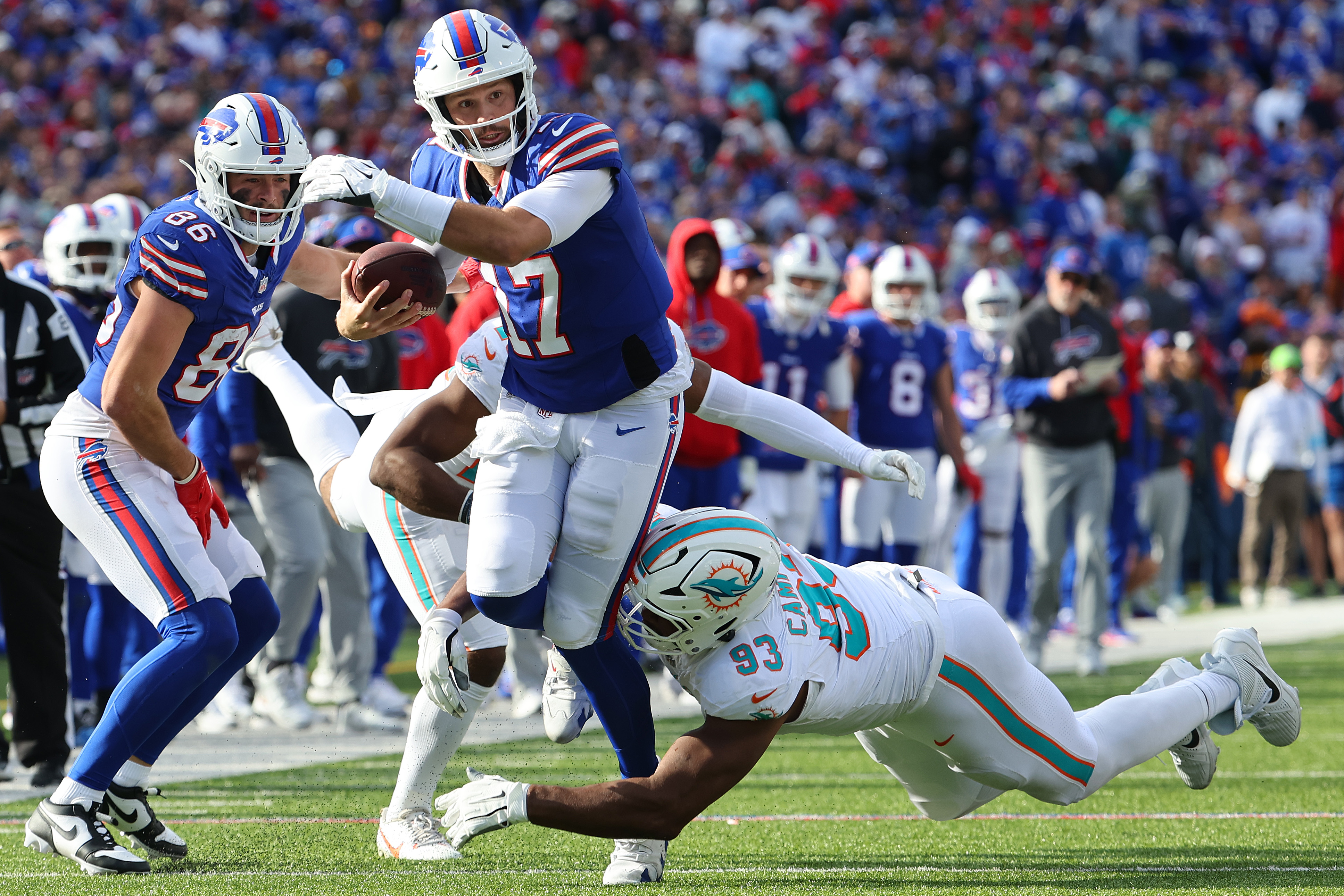 Bills' Josh Allen Gives Props to Dolphins' 'Unpredictable' Defense