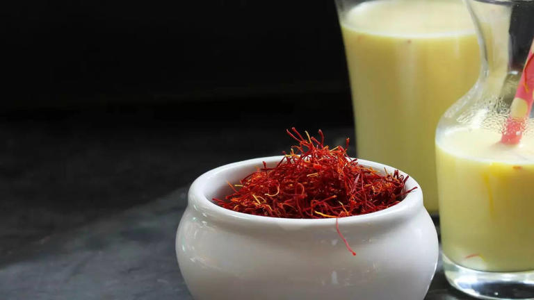 Saffron for glowing skin: Natural DIY remedies for brightness, scars ...