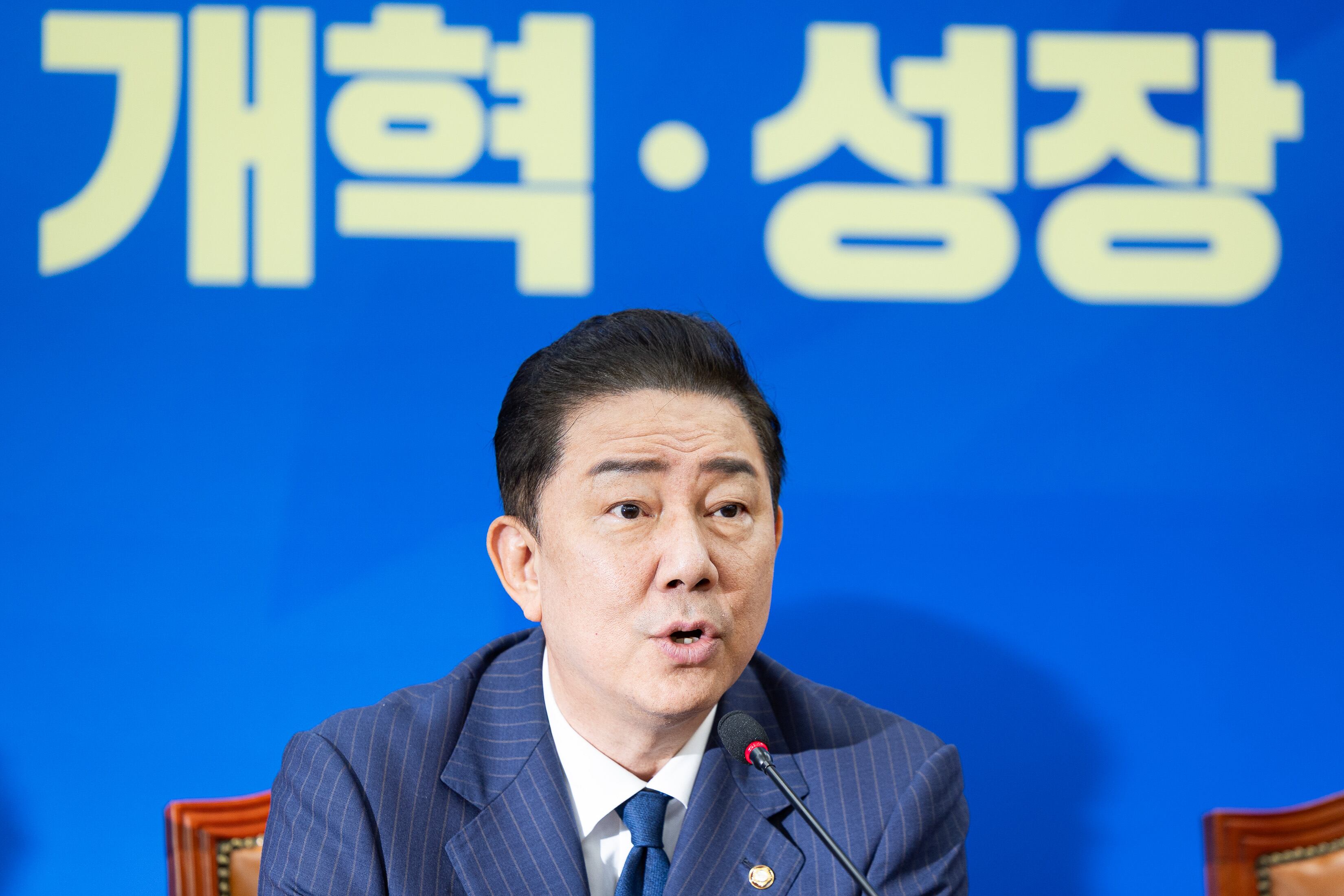 Special counsel questions Kim on Cho Tae-yong's duty neglect