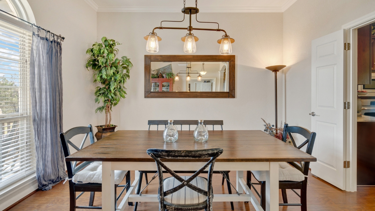 9 Quick Swaps That Make a Dining Room Worth Remembering