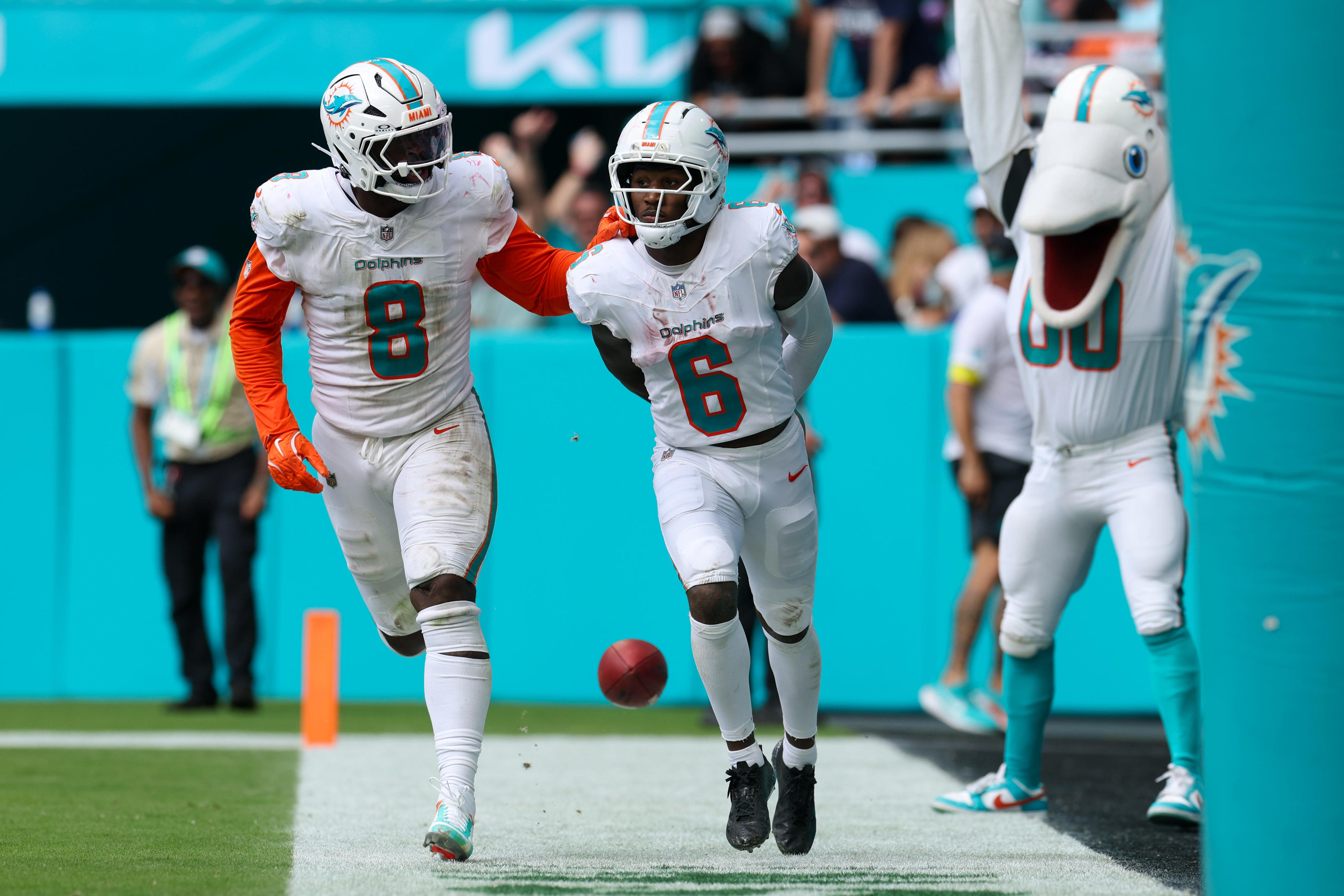 Miami Dolphins' Tyreek Hill pops up at team meeting to create 'a real ...