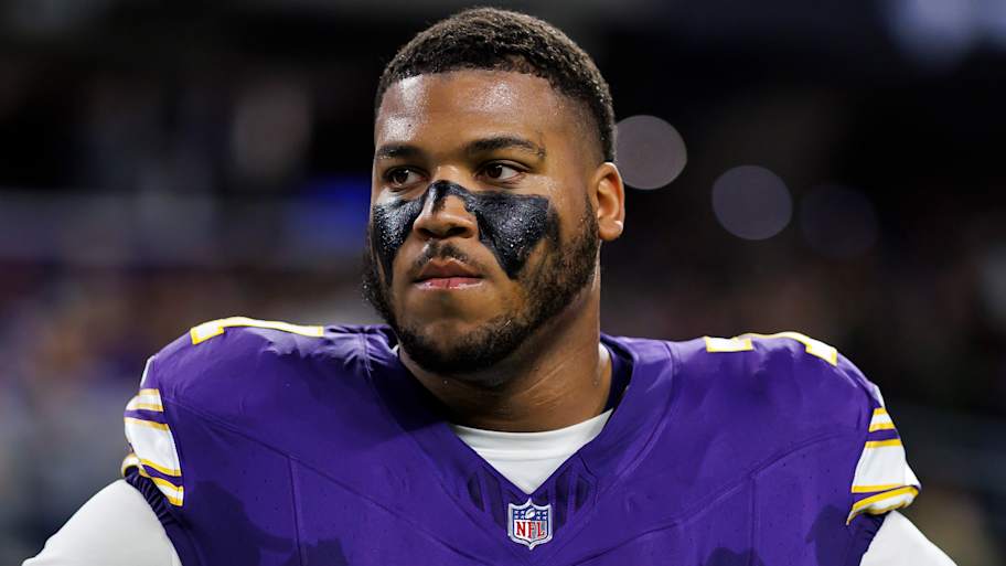 Vikings' nightmare offensive line saga could stretch into another week