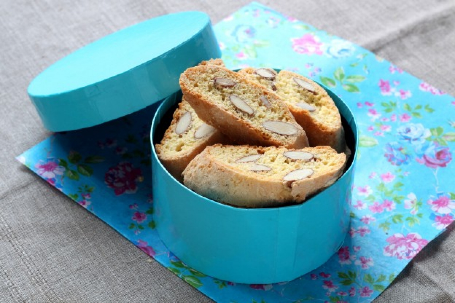 Recipe for gourmet Italian almond biscotti you can dip like they do in ...