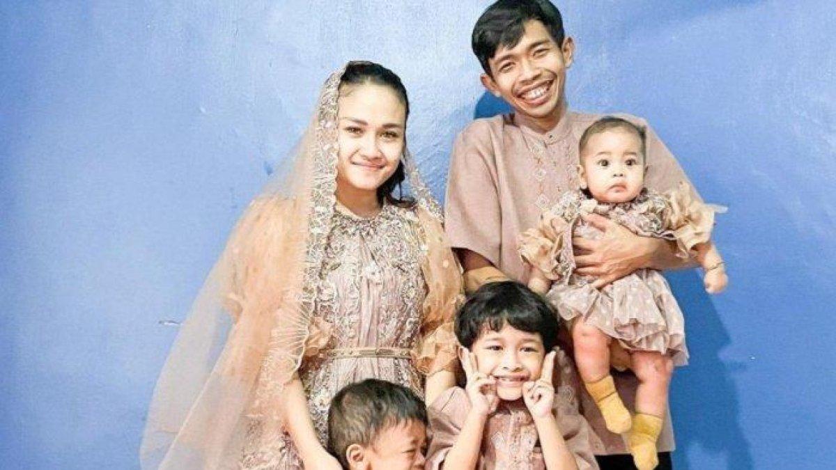 Nasib Pernikahan Dede Sunandar Disorot,Setahun Pisah Rumah dengan Istri,Tak Ada Foto Bareng