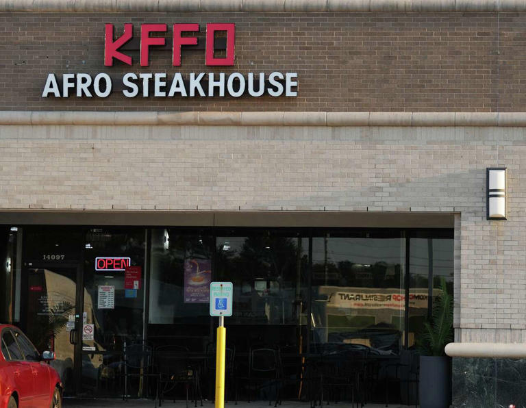 Parents say son would be alive if Houston restaurant staff had called 911