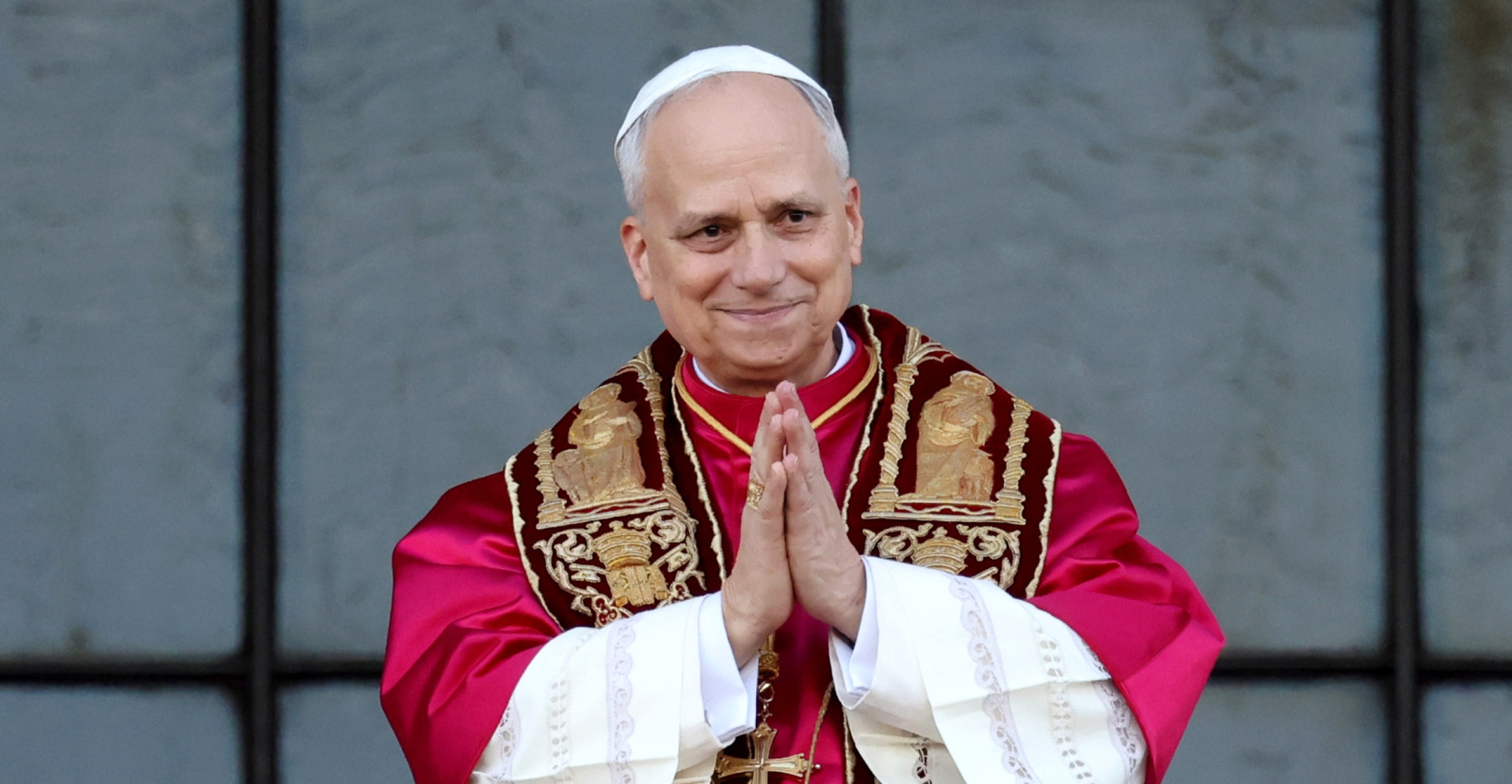 Get dressed with the pope: a guide to his iconic look