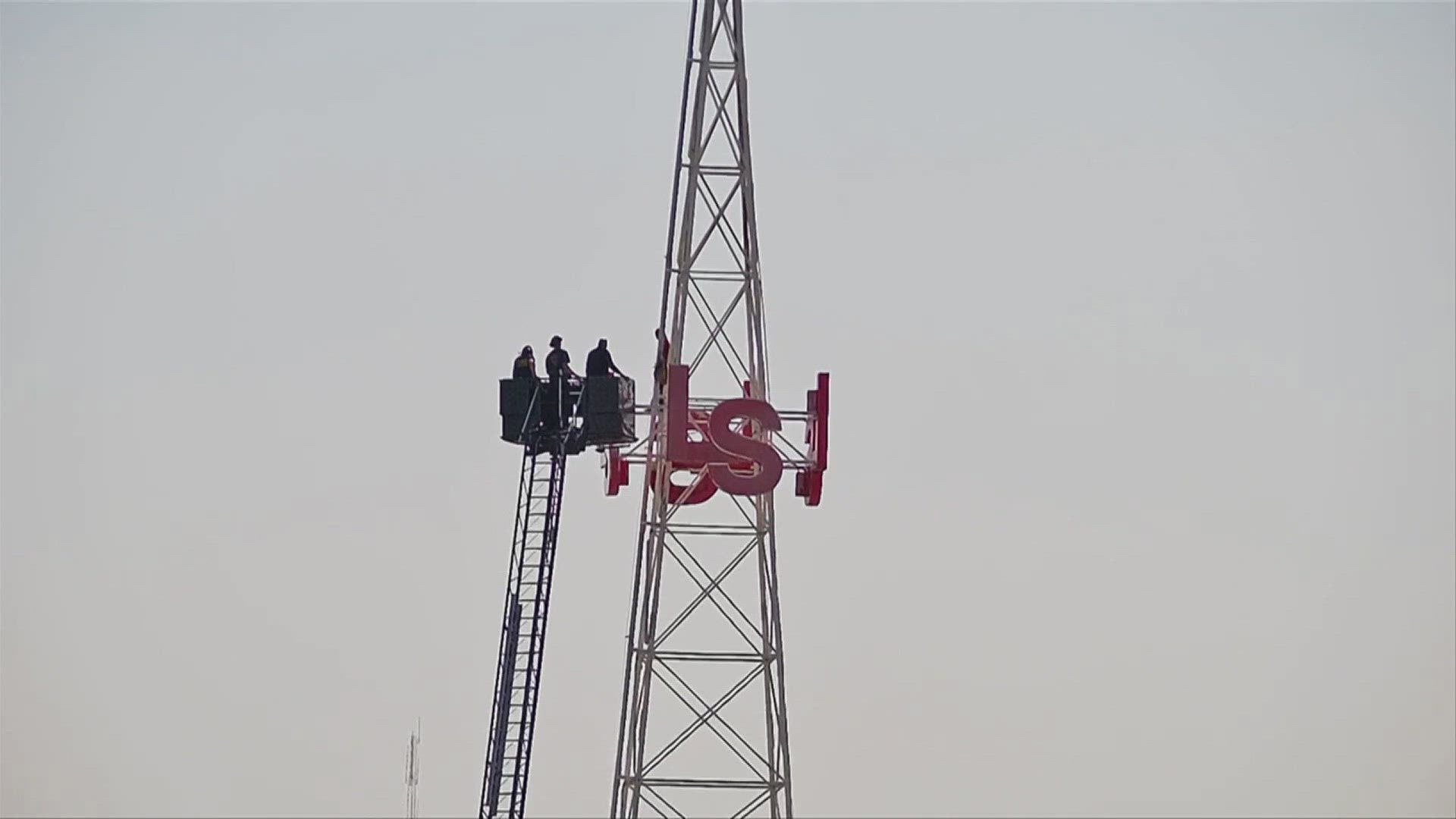Man climbs down from Lamar State College Port Arthur radio tower 40 ...