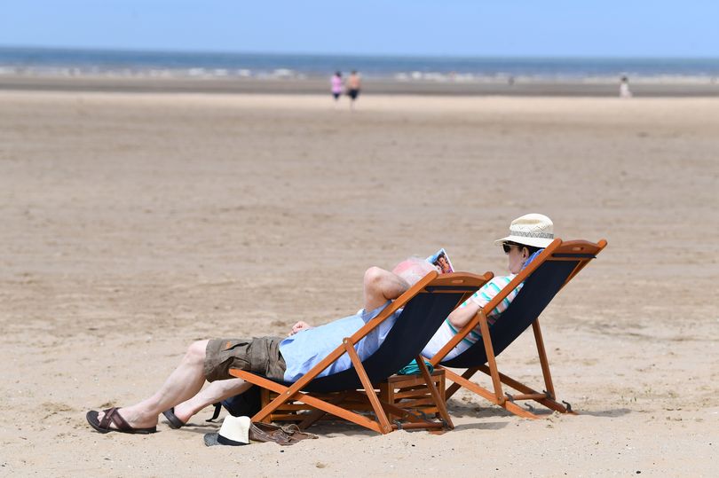 25C 'mini-heatwave' forecast for May as weather maps turn orange