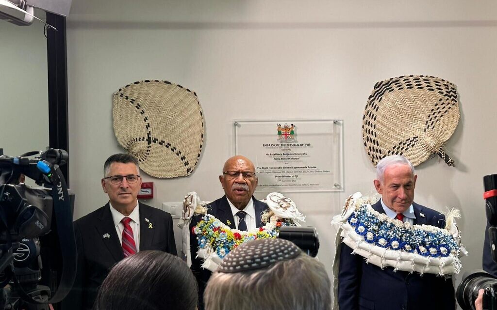 Flower-bedecked Netanyahu and counterpart from Fiji open new embassy in ...