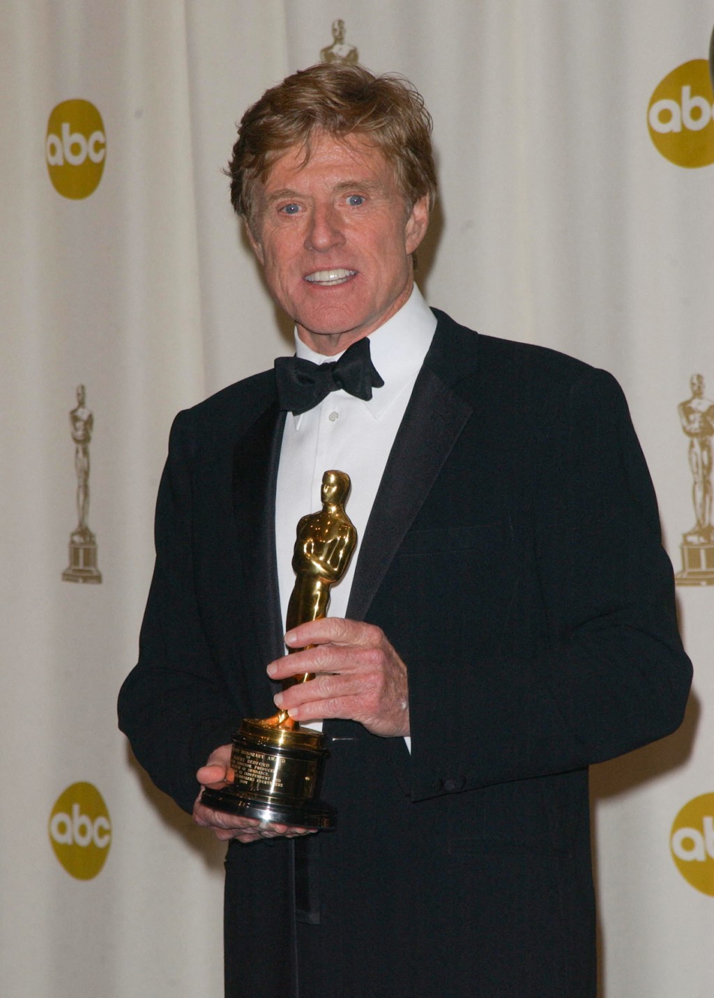 Robert Redford’s grandkids share rare family photos as they react to actor’s death