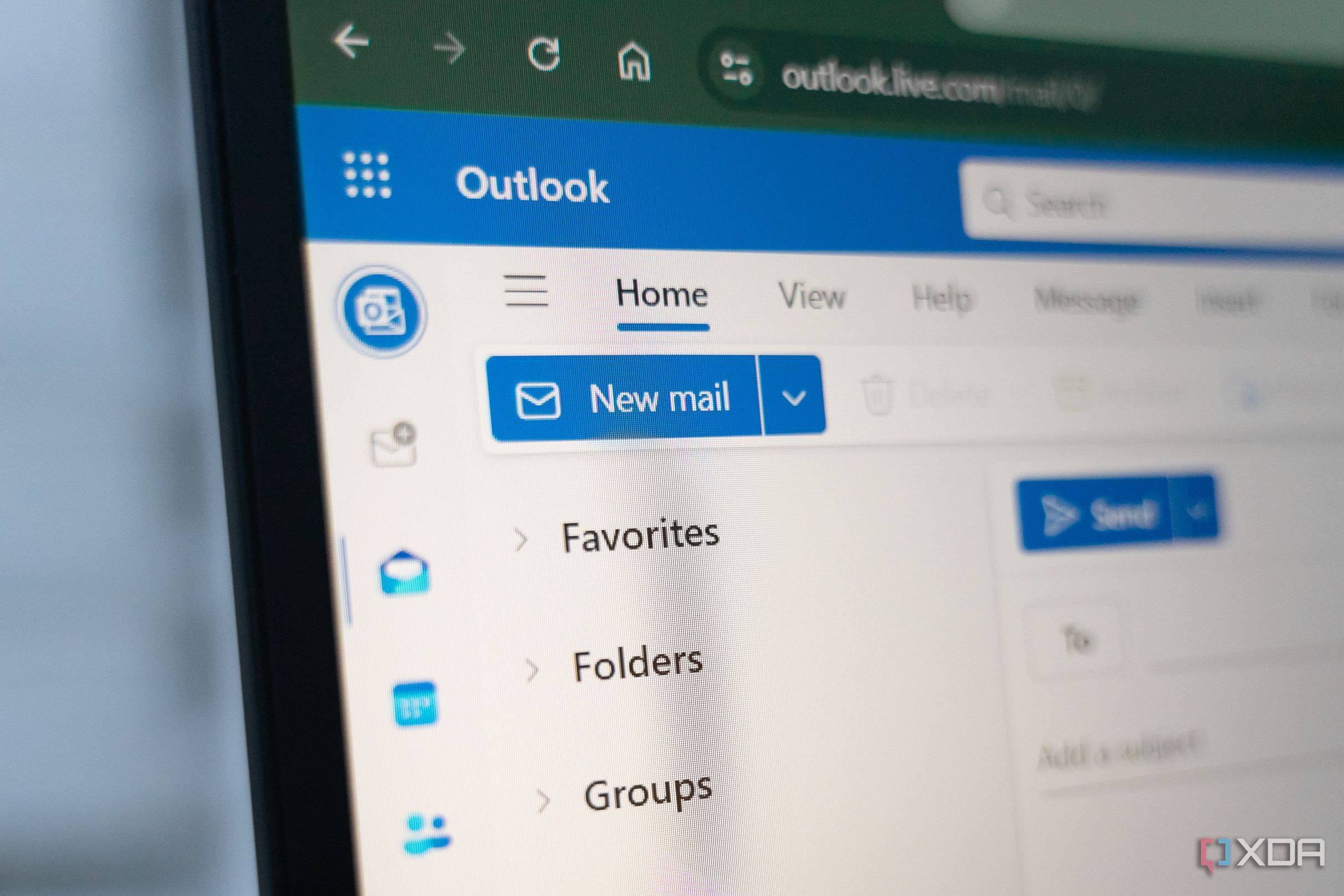 Microsoft really, really wants you to use the new Outlook client already