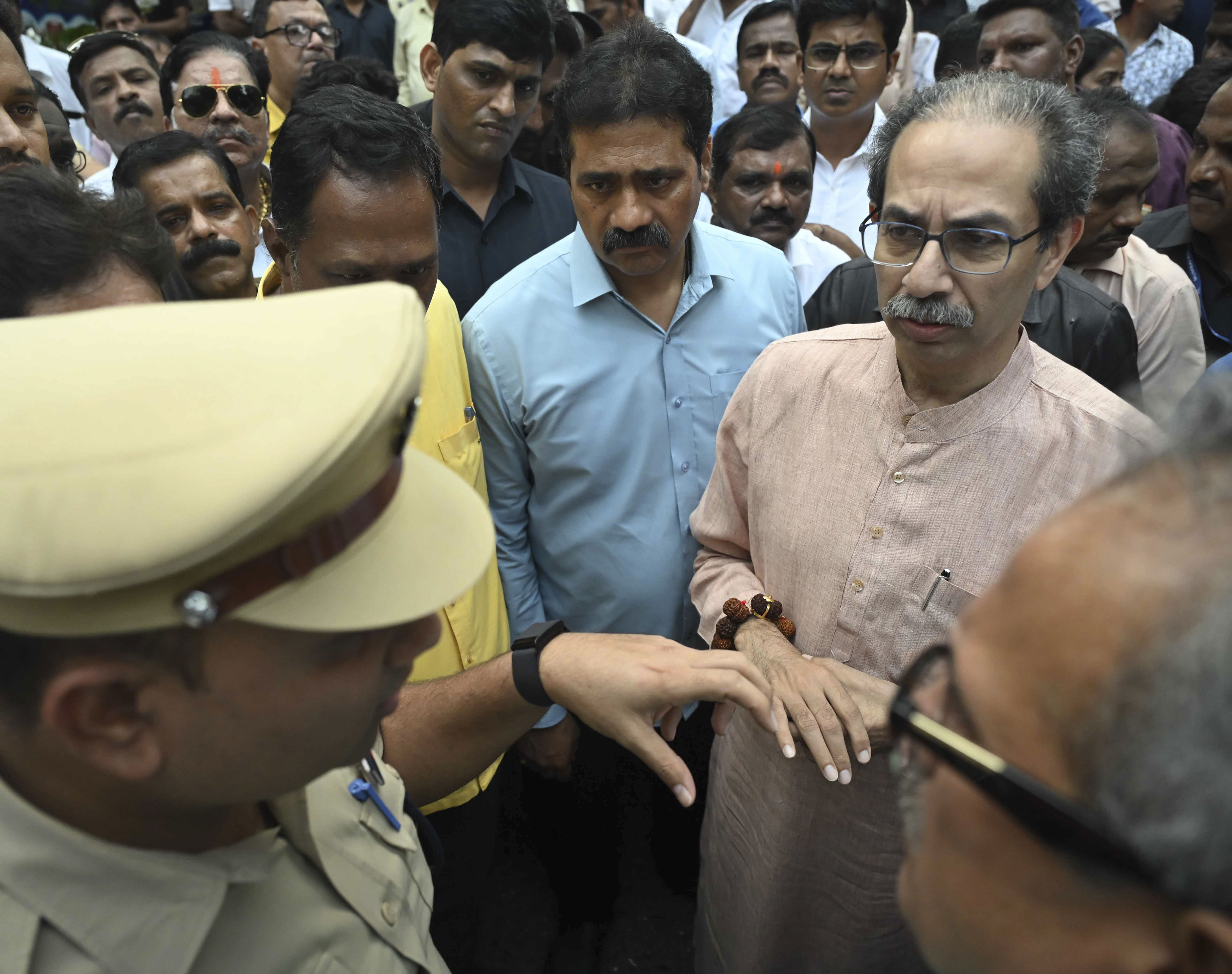 Paint thrown at statue of Bal Thackeray's wife Meenatai