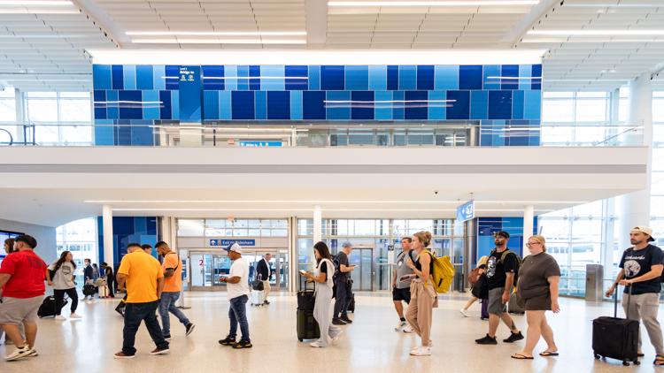 Charlotte Douglas International Airport unveils largest terminal ...