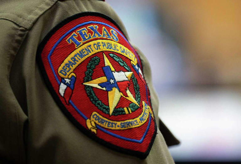 Head-on crash with CapMetro bus in Del Valle kills 1, injures 6