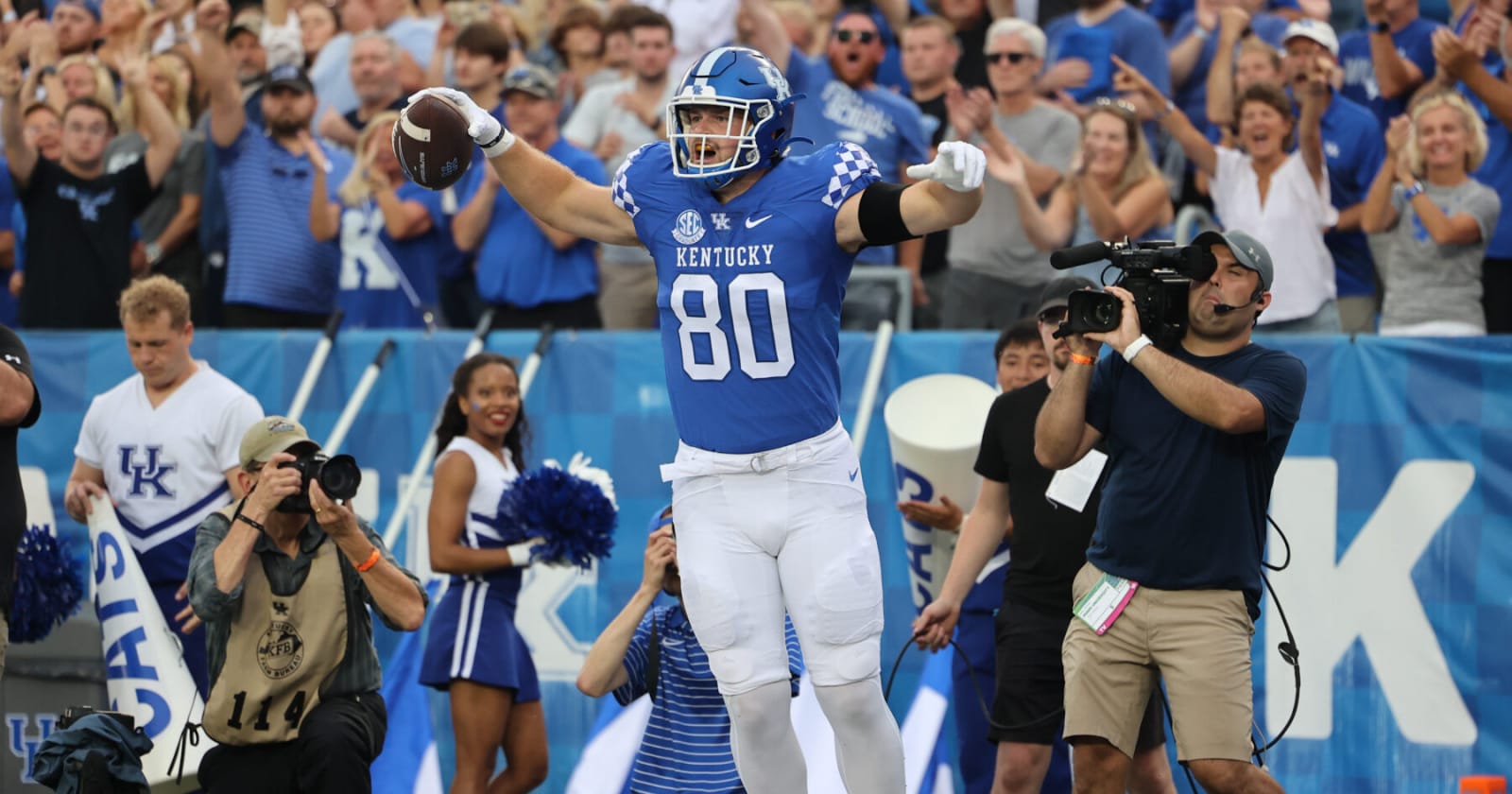 Houston Texans add former Kentucky tight end Brenden Bates to active roster