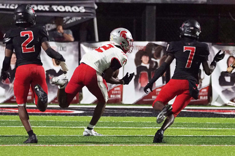 Check out the top high school football play from Week 4’s action