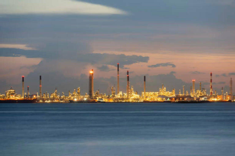 Vitol, Glencore are said to plan bid for Chevron’s stake in Singapore ...