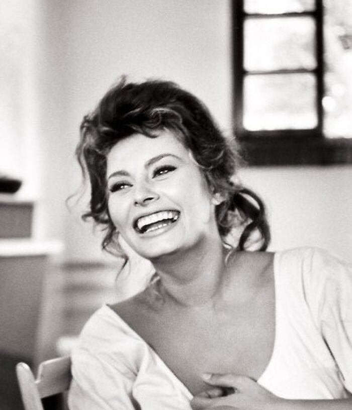 Old Hollywood Icons Off-Camera: Rare Behind-the-Scenes Moments