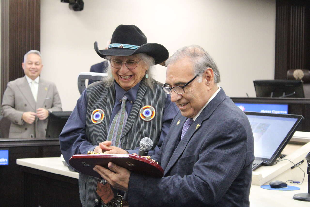 Renowned artist Amado Pena receives Laredo's Key to the City