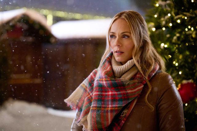 Hallmark Unwraps Its 2025 Christmas Movie Schedule, and Lacey Chabert ...