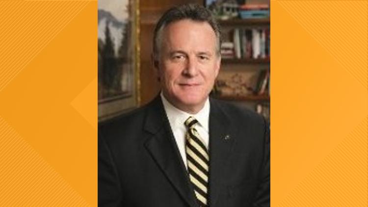 Former University of Tennessee president John Petersen dead at 77