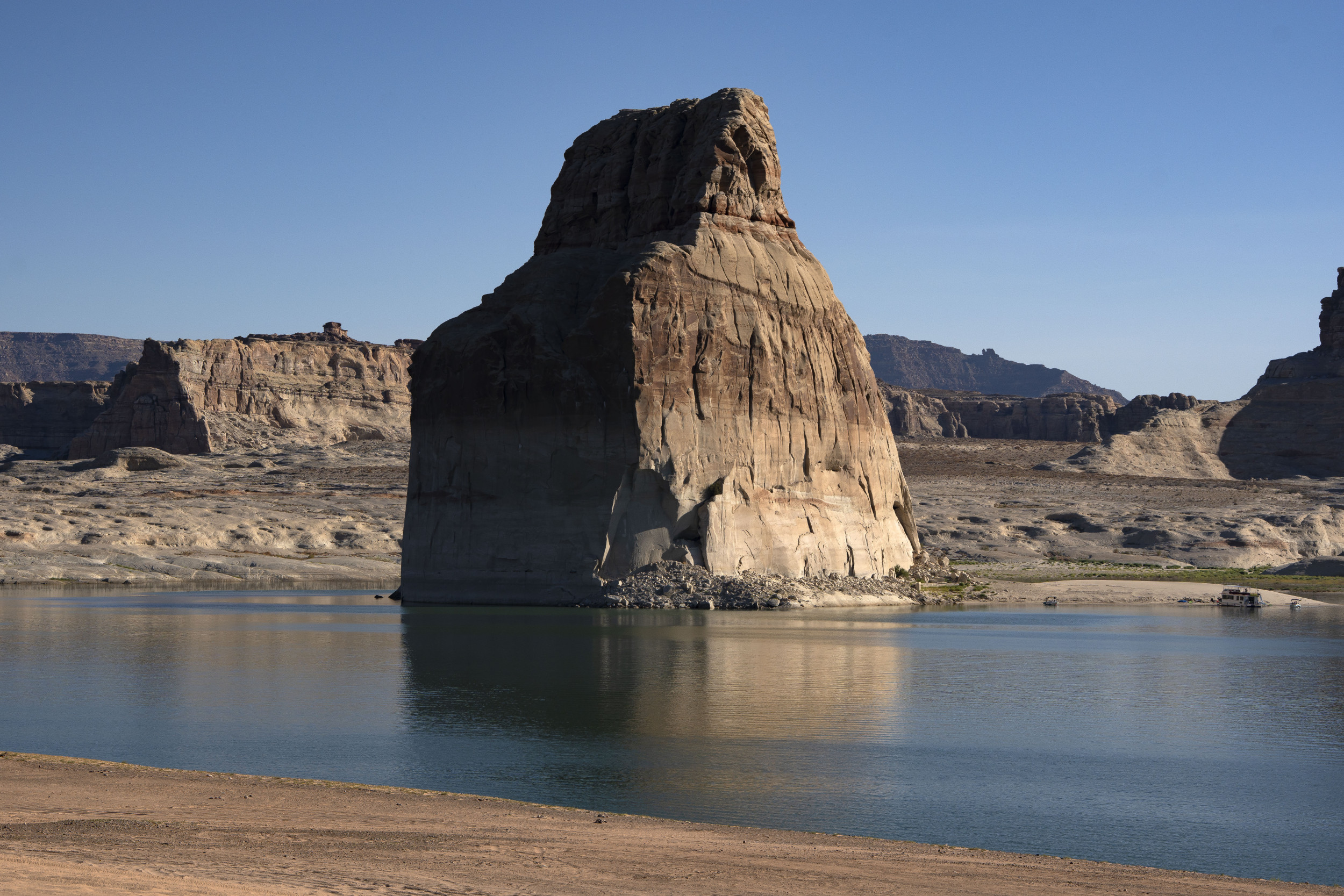 Calls for "immediate action" over Lake Powell, Lake Mead water use
