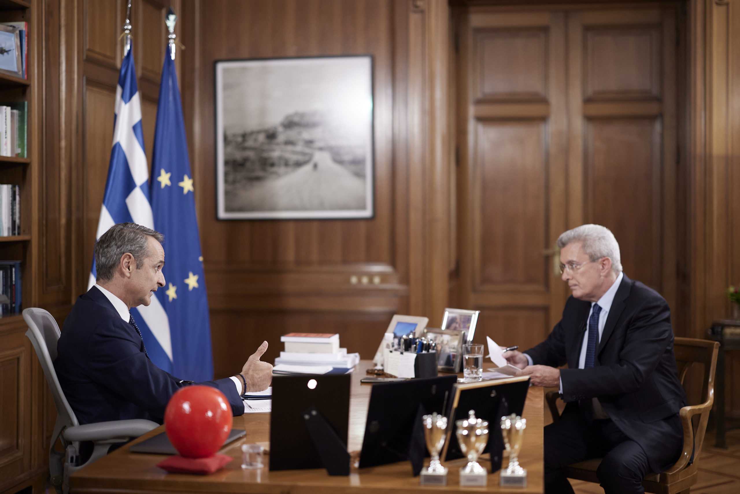 Μητσοτάκης για Τσίπρα: «Μπορεί να θυμίζει αθλητή που καίγεται στο ...