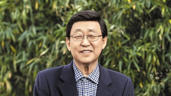 Announcer Kim Dong-geon: 'Words must carry trust'