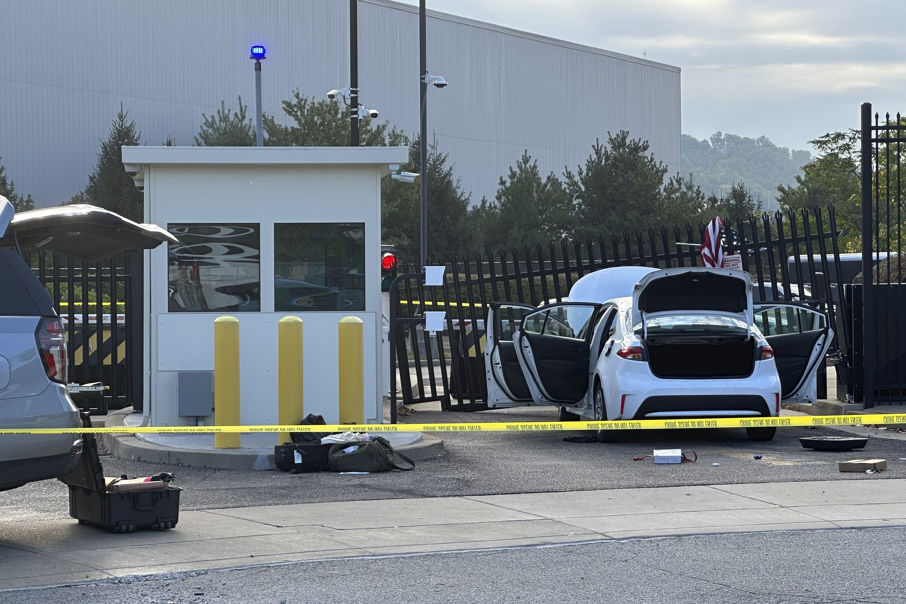 Suspect charged with ramming car into a gate at Pittsburgh FBI building