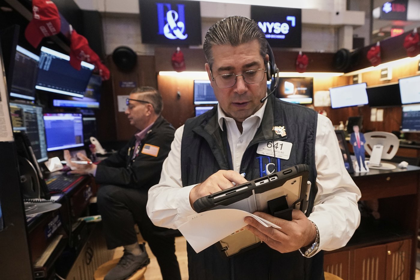 Wall Street ticks higher after the Federal Reserve indicates more cuts ...