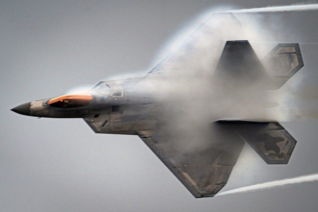 F-22 Raptor vs Eurofighter Typhoon: The Battle for Air Superiority