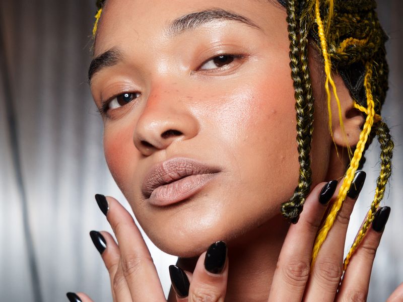 Diese 3 Nagellackfarben sind im Herbst 2025 angesagt – und diese tragen ...