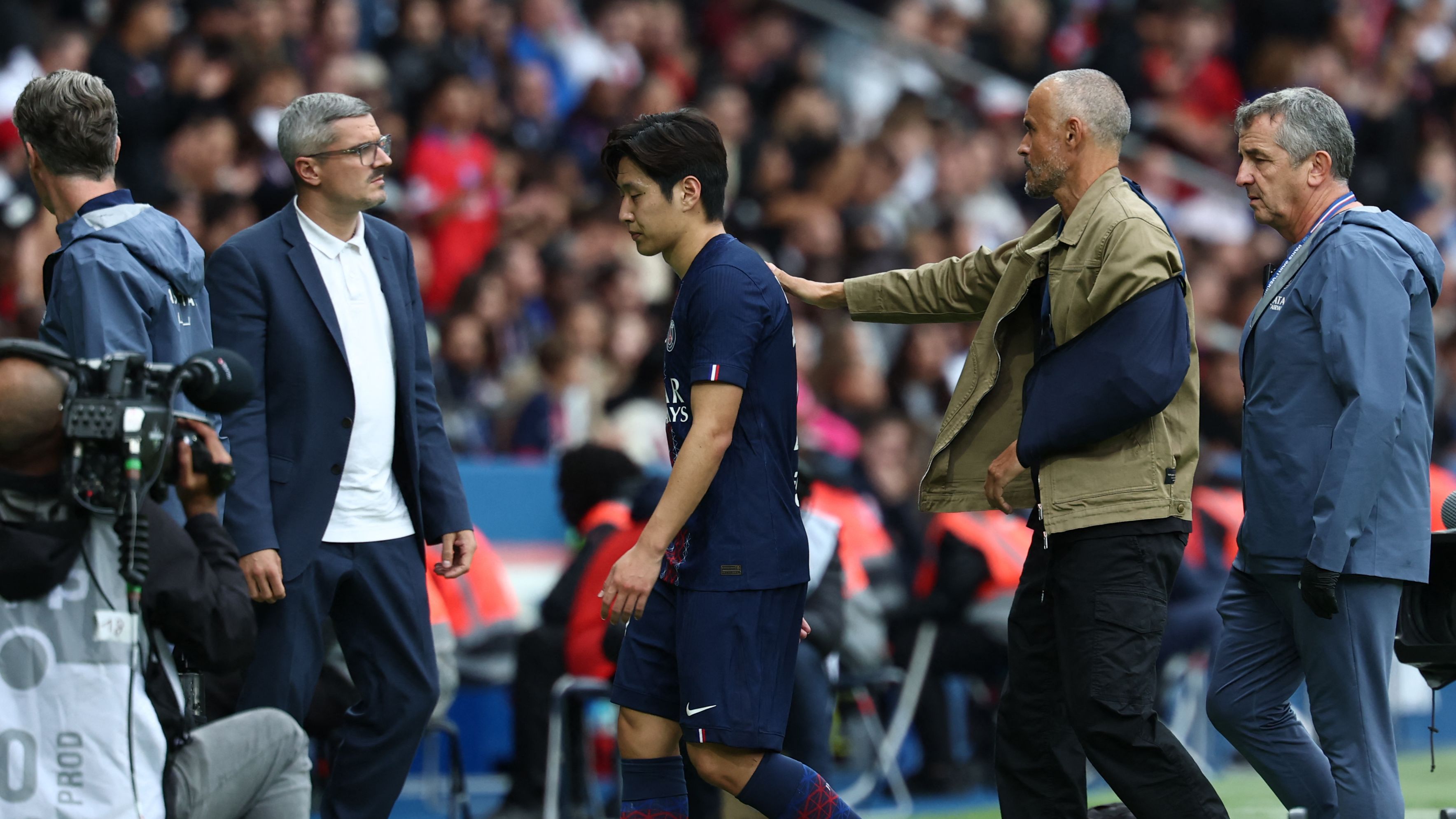 이강인 큰 부상 피했다! 엔리케 감독 “LEE, 스쿼드 포함” 컨펌…우려 털어내고 UCL 1차전 출전 가능성 ↑ [오피셜]