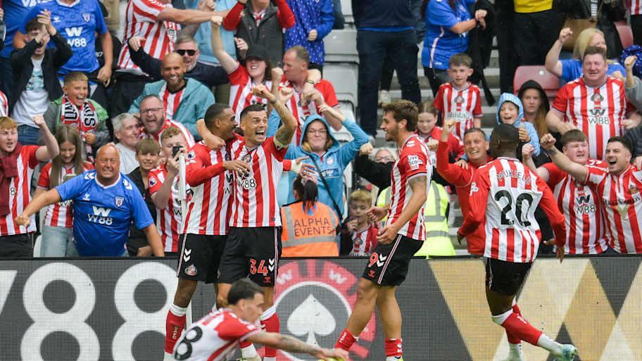 Sunderland Center-Back Named in Premier League Legend's Team of the Week