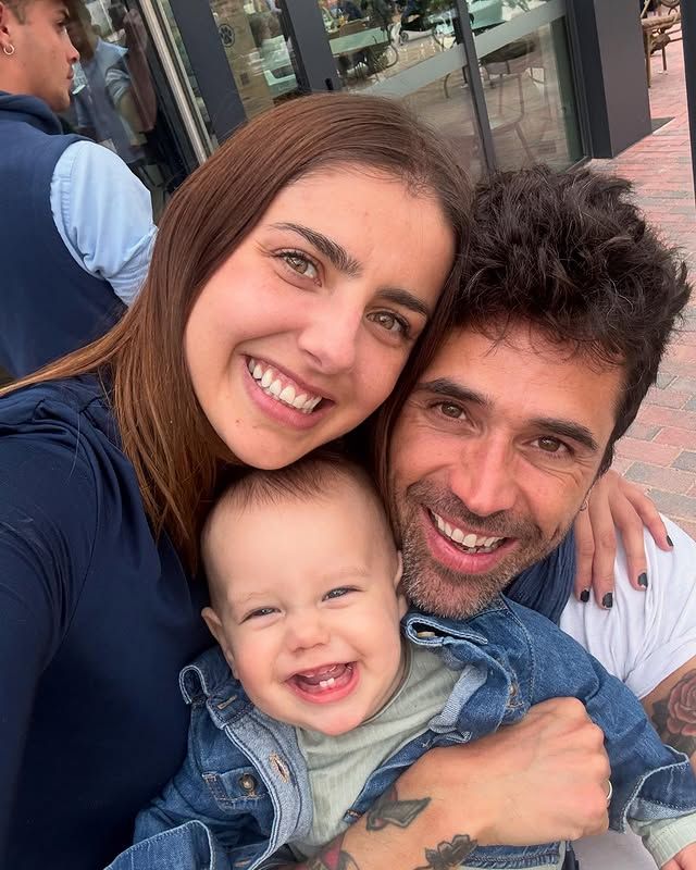 Michelle Renaud y Matías Novoa muestran con orgullo los primeros pasos ...