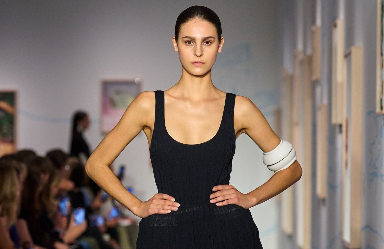 À la Fashion Week de New York, cette coupe chic et flatteuse signe son ...