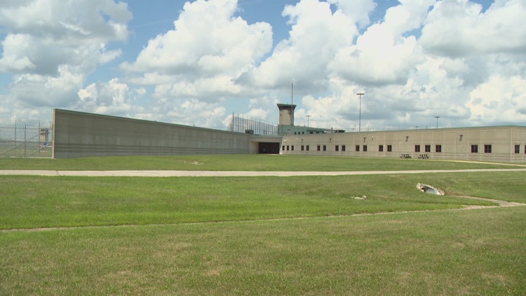 More details emerge about contract between ICE and the Indiana ...