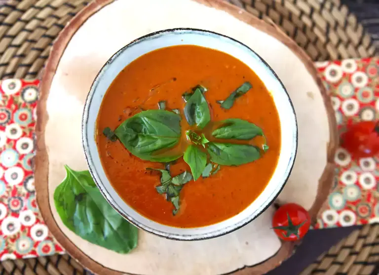 Soupe de tomates et basilic