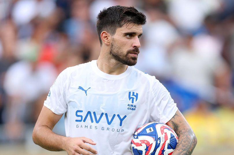 Ruben Neves issues clear response to Man Utd transfer speculation