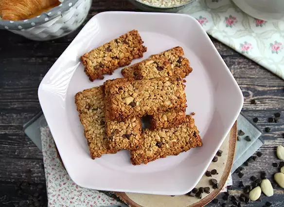 Easy crunchy cereal bars - 5 ingredient vegan recipe