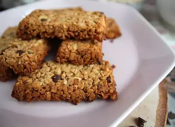 Easy crunchy cereal bars - 5 ingredient vegan recipe