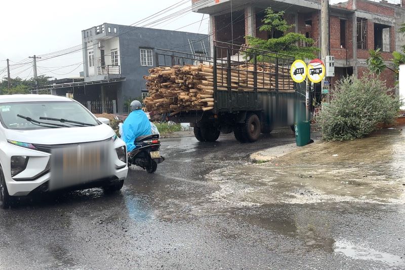 Nguy hiểm rình rập vì xe né trạm BOT đổ dồn vào khu dân cư tại Đà Nẵng