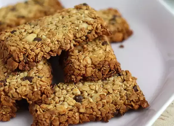 Easy crunchy cereal bars - 5 ingredient vegan recipe