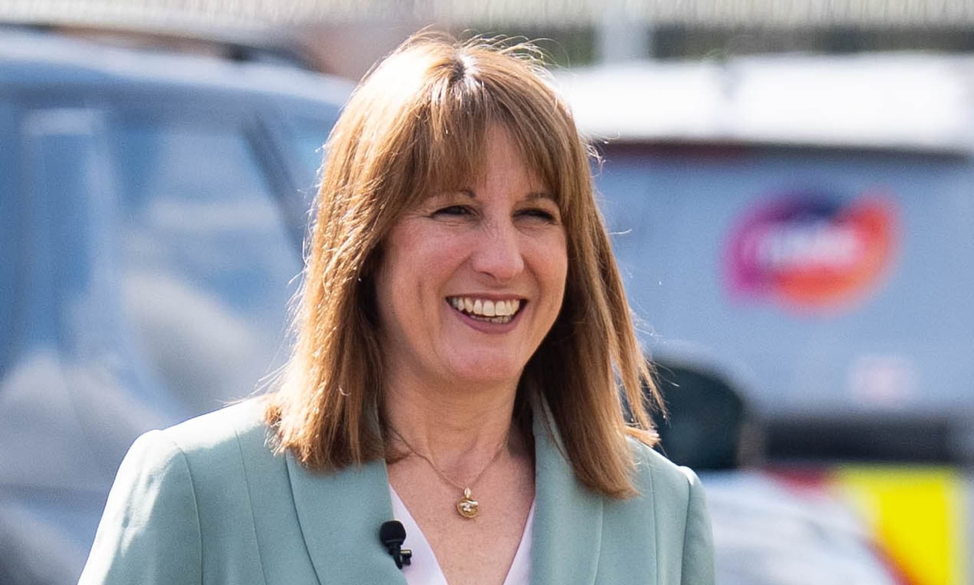 Pension savers 'at risk of costly mistakes unless Rachel Reeves rules ...