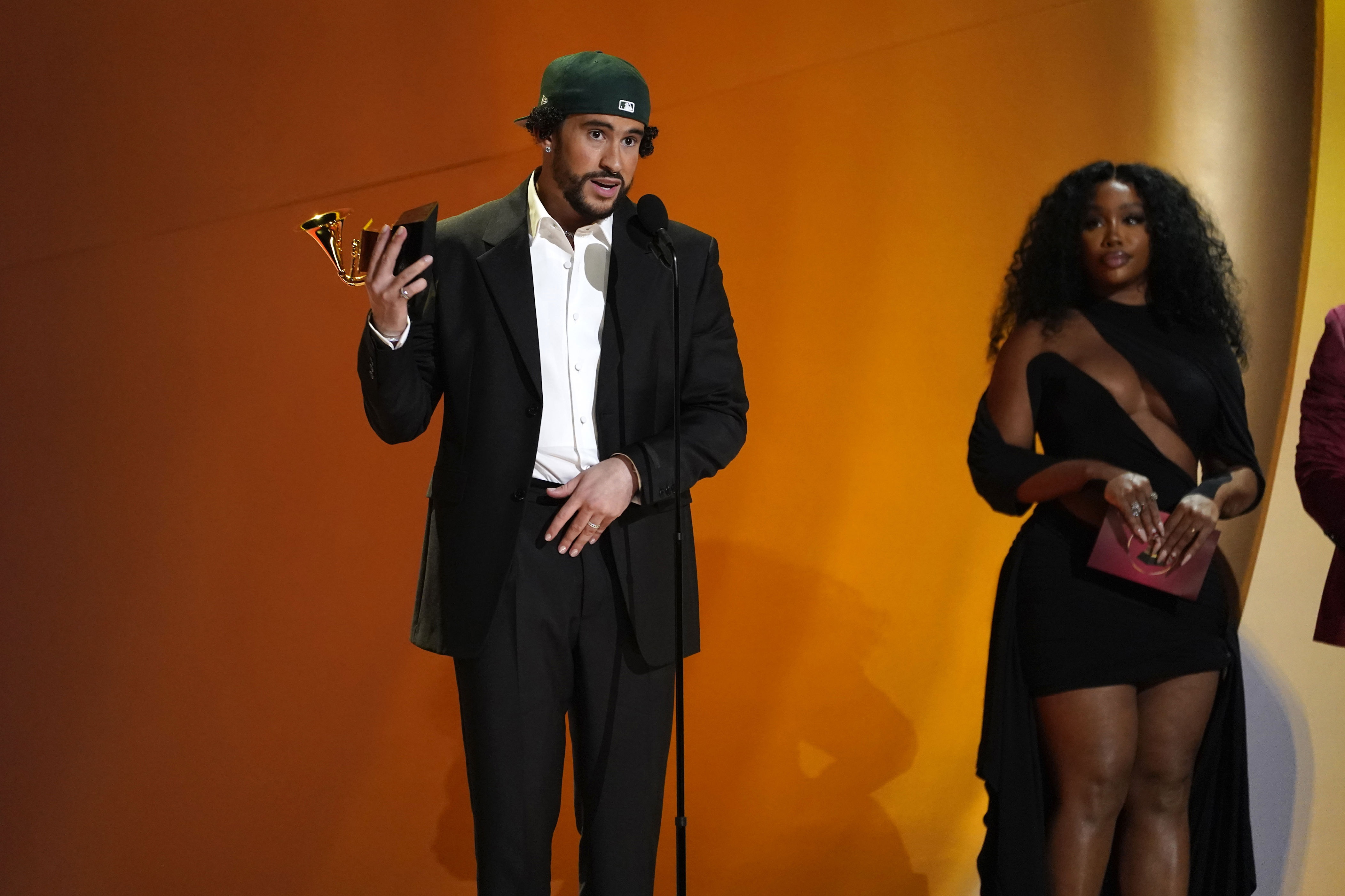 Bad Bunny, Edgar Barrera y CA7RIEL & Paco Amoroso dominan los Latin ...